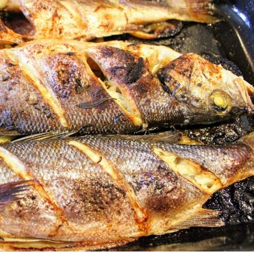 Heerlijke gegrilde zeebaars van de BBQ - Onlinevis.nl